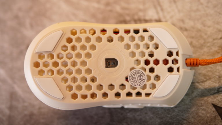 【レビュー】Finalmouse Ultralight 2 良かった点と気になった点！サイズ感や重量感、持ち心地について！