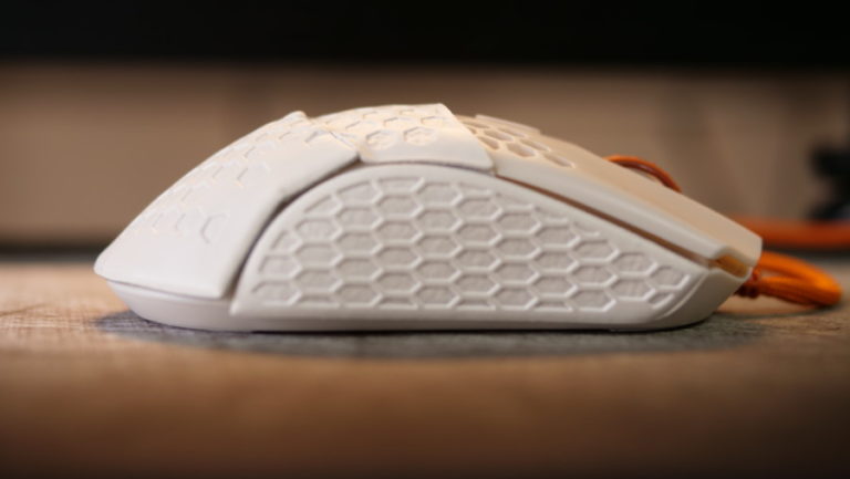 【レビュー】Finalmouse Ultralight 2 良かった点と気になった点！サイズ感や重量感、持ち心地について！